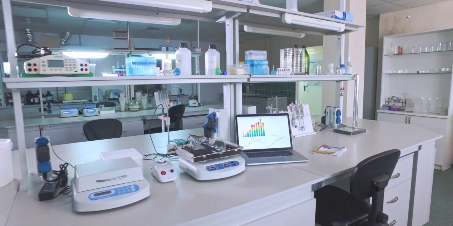 Aparatura Lab - Modern equipment in laboratory analytics.